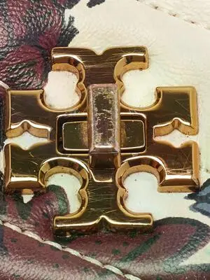 Tory Burch Kira Chevron Wonderland Vine Wallet - Neutrals