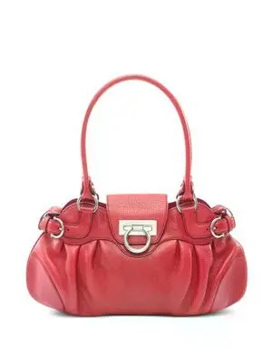 FERRAGAMO Gancini Plaque Handbag - Red