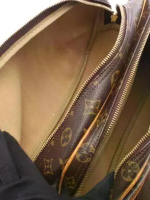 LOUIS VUITTON 2004 Reporter Pm Monogram Shoulder Bag