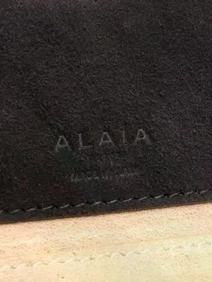 Alaïa 2020s Le Teckel Suede East-west Bag - Black