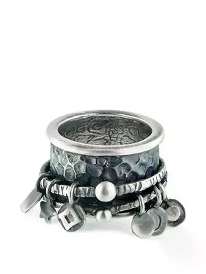 POISONED HEARTS Hammered Pendant-detail Rings