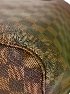 LOUIS VUITTON 2010 Mm Neverfull Tote Bag