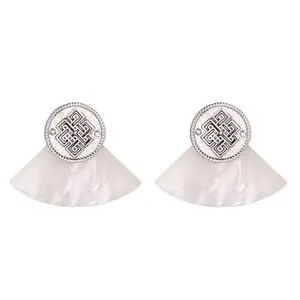 AUROZIA Three Charms Venus Bound/ White Gold Plated The Endless Love Knot Fan-shaped Mother-of-pearl Earrings - Silver