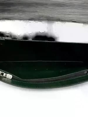 LOUIS VUITTON Epi Leather Business Bag With Push Lock Closure