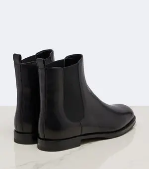 Manolo Blahnik Chelsa Leather Chelsea Boots