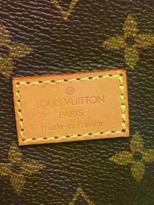 LOUIS VUITTON 1993 Monogram Saumur 30 Crossbody Bag