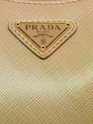 Prada Re-edition 2005 Saffiano Shoulder Bag