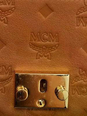 Mcm Patricia Laurel Lock Wallet On Chain