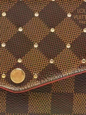 LOUIS VUITTON 2018 Studded Sarah Nm3 Wallet