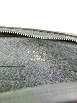 LOUIS VUITTON Taiga Kasai Clutch Bag - Grey