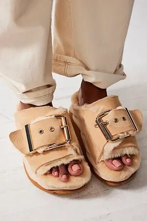 4CCCCEES Mellow Shearling Slides At - Sand