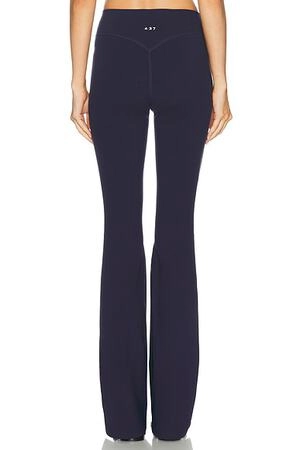 437 The Leisure Pant - Navy