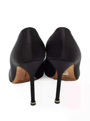 Manolo Blahnik Hangisi Pearl-embellished Pumps