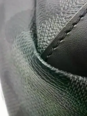 LOUIS VUITTON 2020 Avenue Messenger Bag