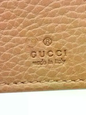 Gucci 2010s Swing Strap Wallet - Neutrals