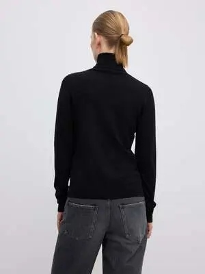 HOUSE OF DAGMAR Cashmere Turtleneck