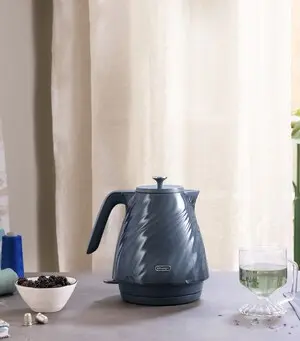 DE'LONGHI Ballerina Seta Kettle - Blue
