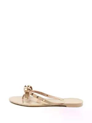 Valentino Garavani Rockstud Bow Flip Flops - Neutrals