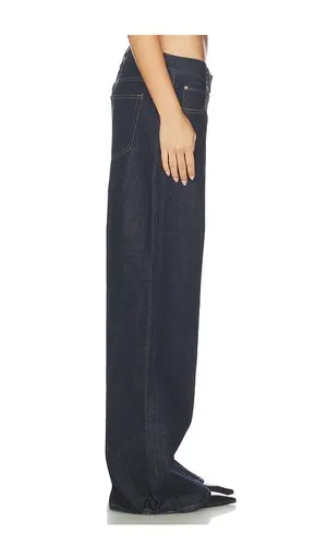 FRAME The Pixie Petite Leo Jeans In . Also