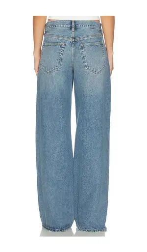 FRAME The Pixie Petite Leo Jeans In . Also