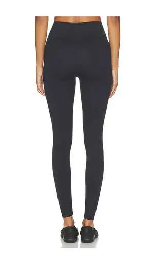 NIKESKIMS Legging In . Also