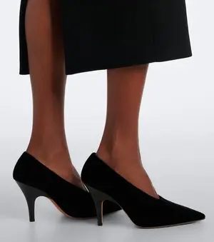 Le Monde Beryl Petra Velvet Pumps