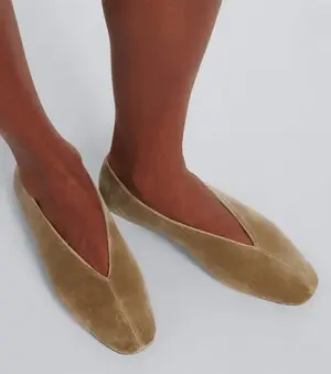 Le Monde Beryl Olympia Velvet Ballet Flats