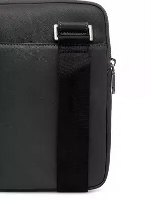 Guess Logo-plaque Messenger Bag