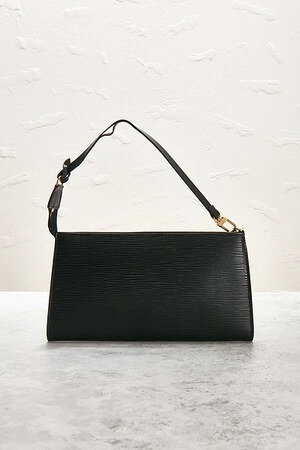 LOUIS VUITTON Epi Pochette Accessoires 24 Shoulder Bag
