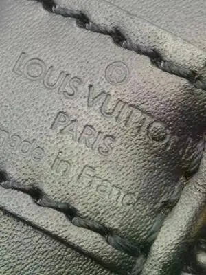 LOUIS VUITTON 1998 Epi Alma Pm Handbag - Black
