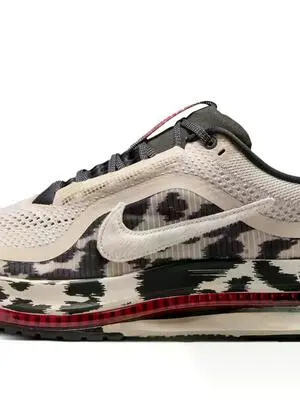 Nike Air Zoom Pegasus Premium Sneakers