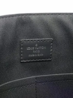 LOUIS VUITTON 2017 Mm District Messenger Bag