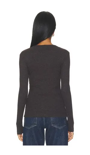 AGOLDE Delphi Slim Tee In . Also