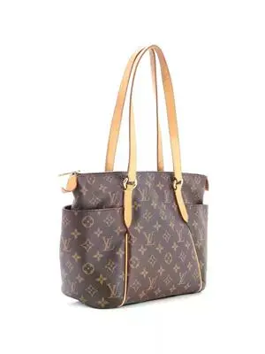 LOUIS VUITTON Monogram Canvas Pm Shoulder Bag