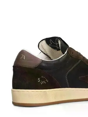 AMA-BRAND Star-patch Lace-up Sneakers