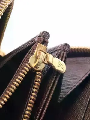 LOUIS VUITTON 2013 Damier Zippy Wallet