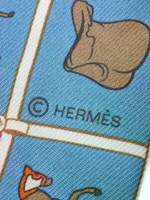 Hermès 2010s Couvertures Et Tenues De Jour Silk Scarf