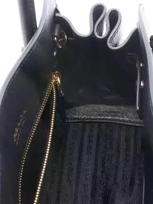 Prada 2020s Logo-plaque Leather Tote Bag