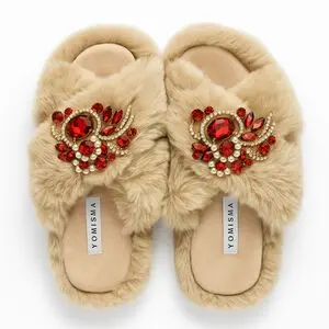 YOMISMA Neutrals Eco Faux Fur Slippers – Red & Clear Rhinestone Brooch Beige - Beige/red