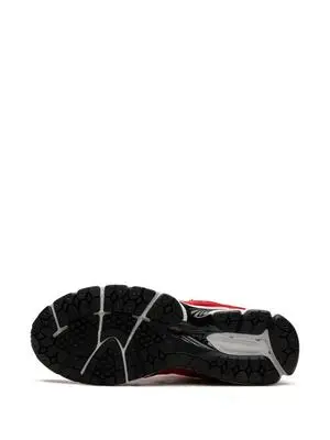 NEW BALANCE 2002r Team Sneakers