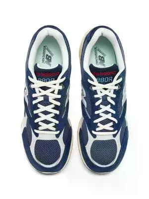 NEW BALANCE 880r Sneakers