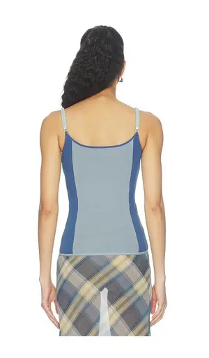 TYLER MCGILLIVARY Arlo Cami In . Also