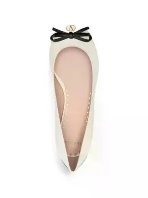 Valentino Garavani Vlogo Pointy Leather Pumps