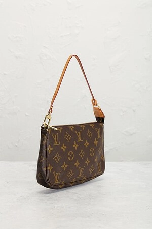 LOUIS VUITTON Monogram Pochette Accessoires Shoulder Bag