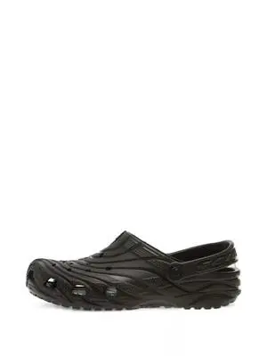 CROCS Classic Erosion Clogs
