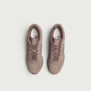 NEW BALANCE 204l Suede