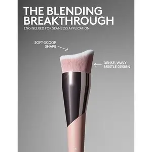 FENTY BEAUTY Pro Filt'r Fluid Flex Foundation Brush