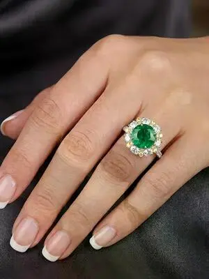 HYT JEWELRY Emerald And Diamond Ring