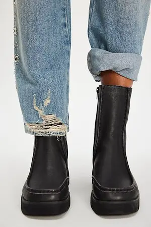 Clarks Effery Zip Boots Shoe At - Black Leather