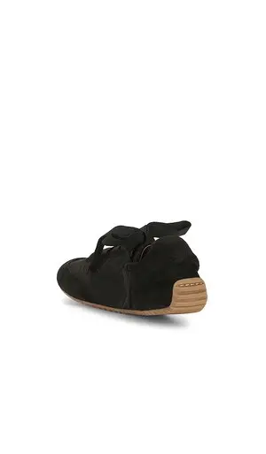 ODISSI Cass Sneaker In . Also